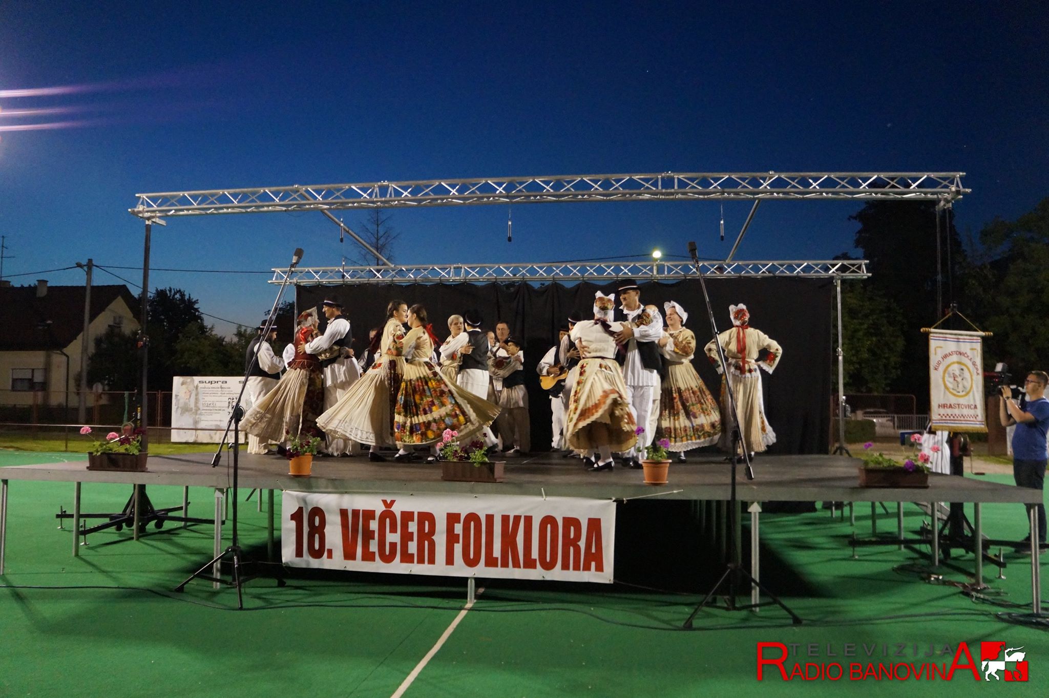 Bogatstvo izvornih pjesama i plesova na 18. Večeri folklora u Petrinji ...