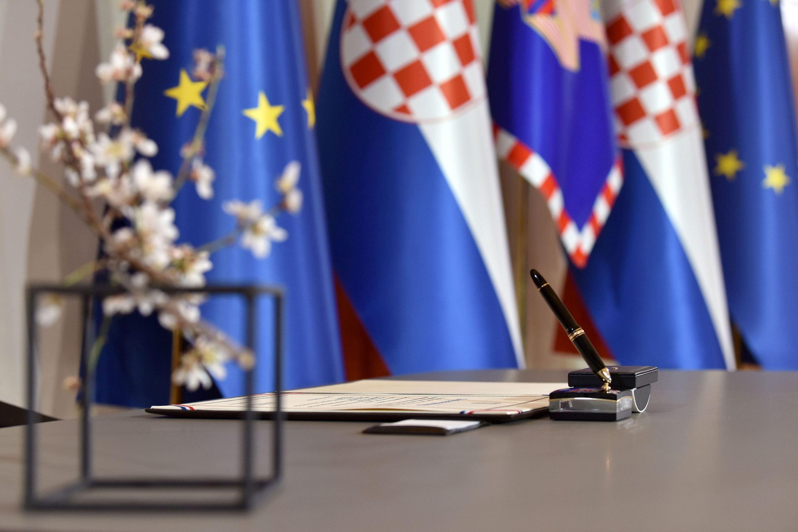 URED PREDSJEDNIKA Kapulica ugrožava eventualno postupanje državnih ...