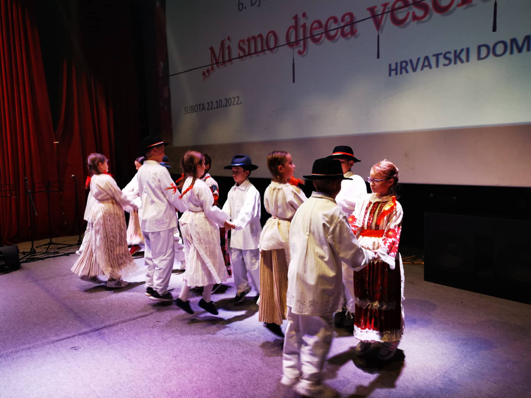 GLINA Veselo na 6. Dječjoj smotri folklora – Radio Banovina