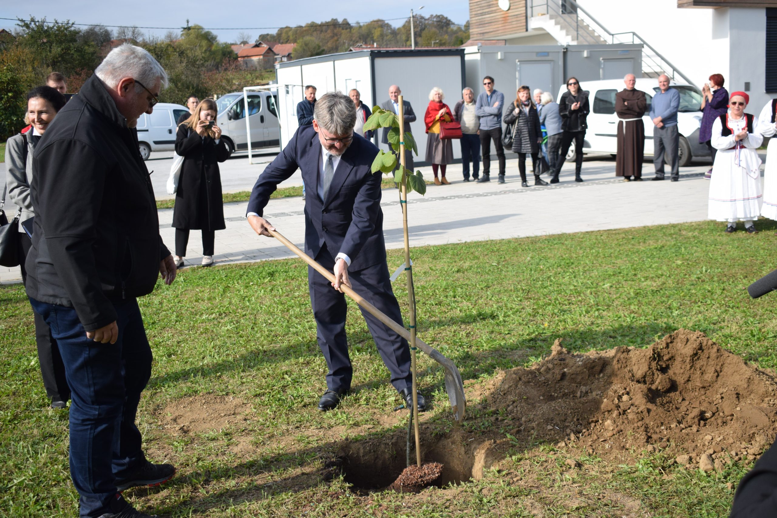 PETRINJA Projektom „Lipa, stablo hrvatsko-francuskog prijateljstva ...
