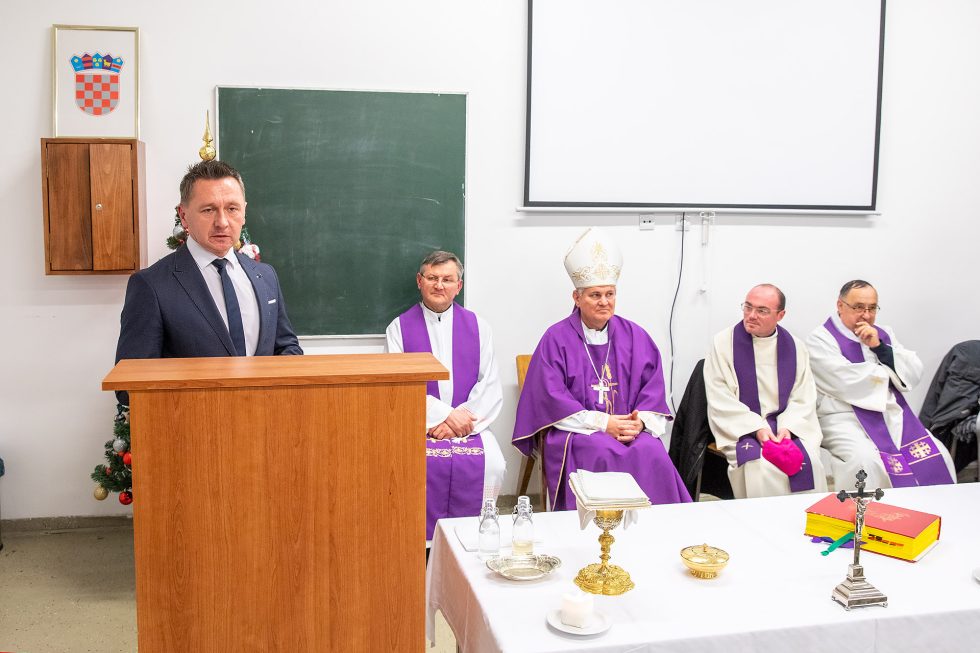 Biskup predvodio misu u Kaznionici u Glini – Radio Banovina