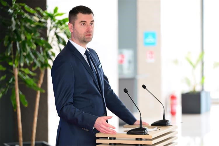 Bivši ministar o aferi: “Nisam znao, ali preuzimam odgovornost ... Bivši ministar o aferi: “Nisam znao, ali preuzimam odgovornost ...