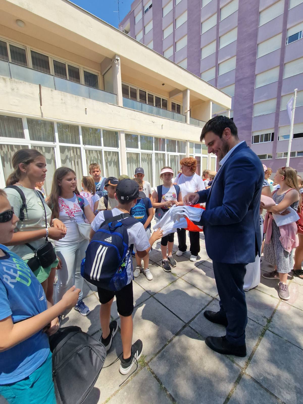 SMŽ Punih devet autobusa djece stiglo na ljetovanje u Split – Radio ...