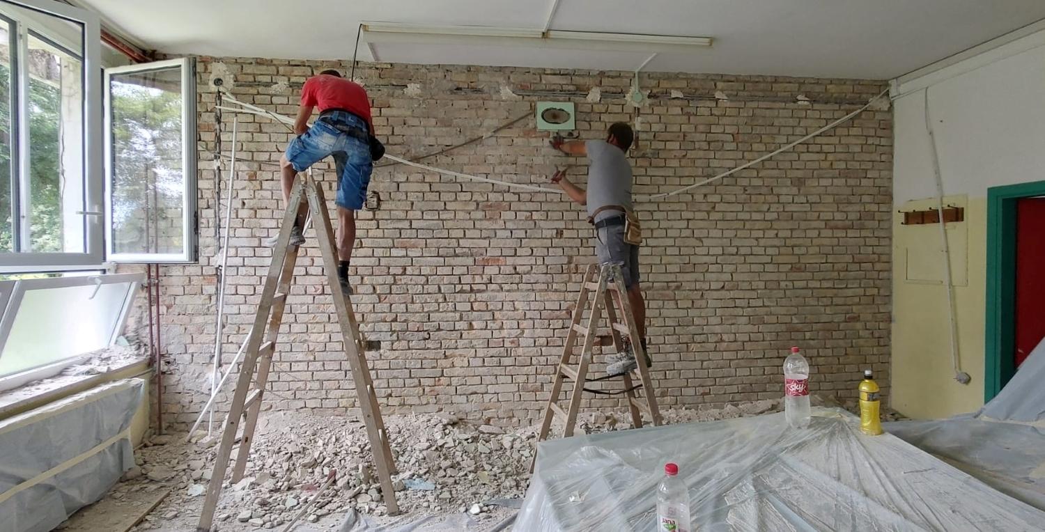 SISAK Napreduje rekonstrukcija u OŠ Braće Ribar – Radio Banovina