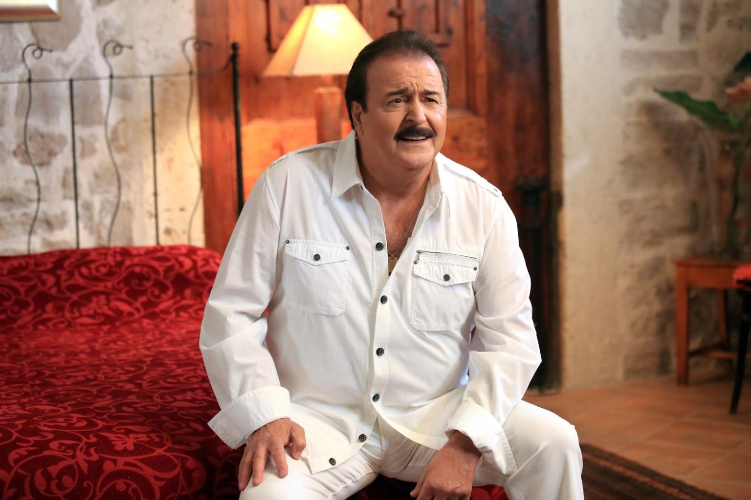 Preminuo je legendarni pjevač Milo Hrnić