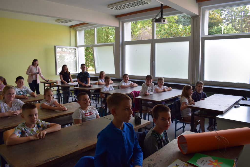 PETRINJA Gradonačelnica posjetila učenike I. osnovne škole Petrinja ...