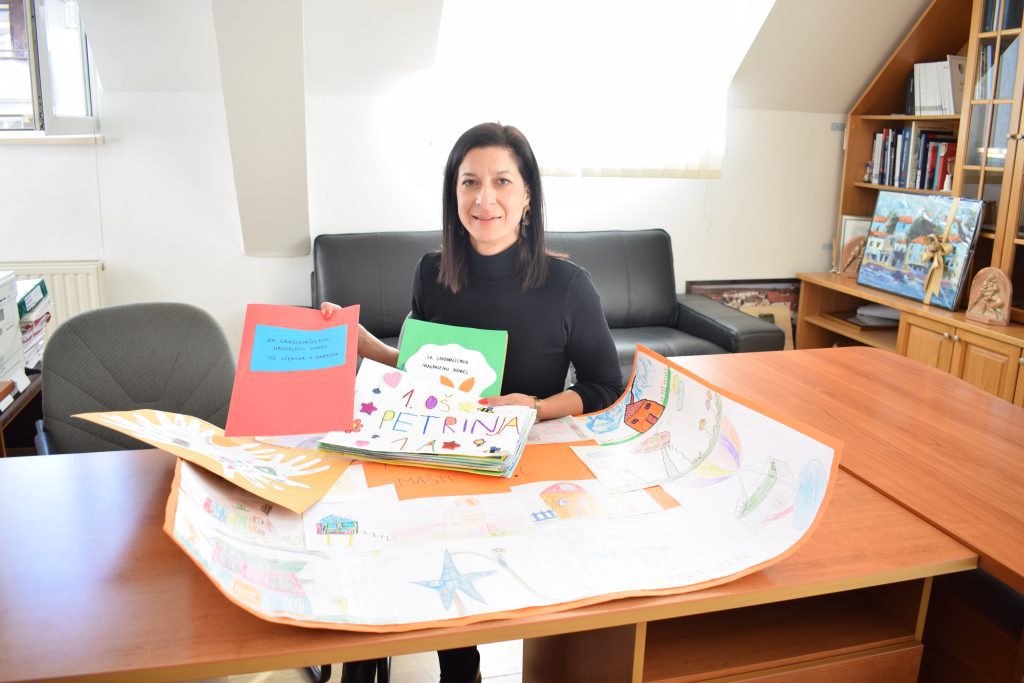 PETRINJA Gradonačelnica posjetila učenike I. osnovne škole Petrinja ...