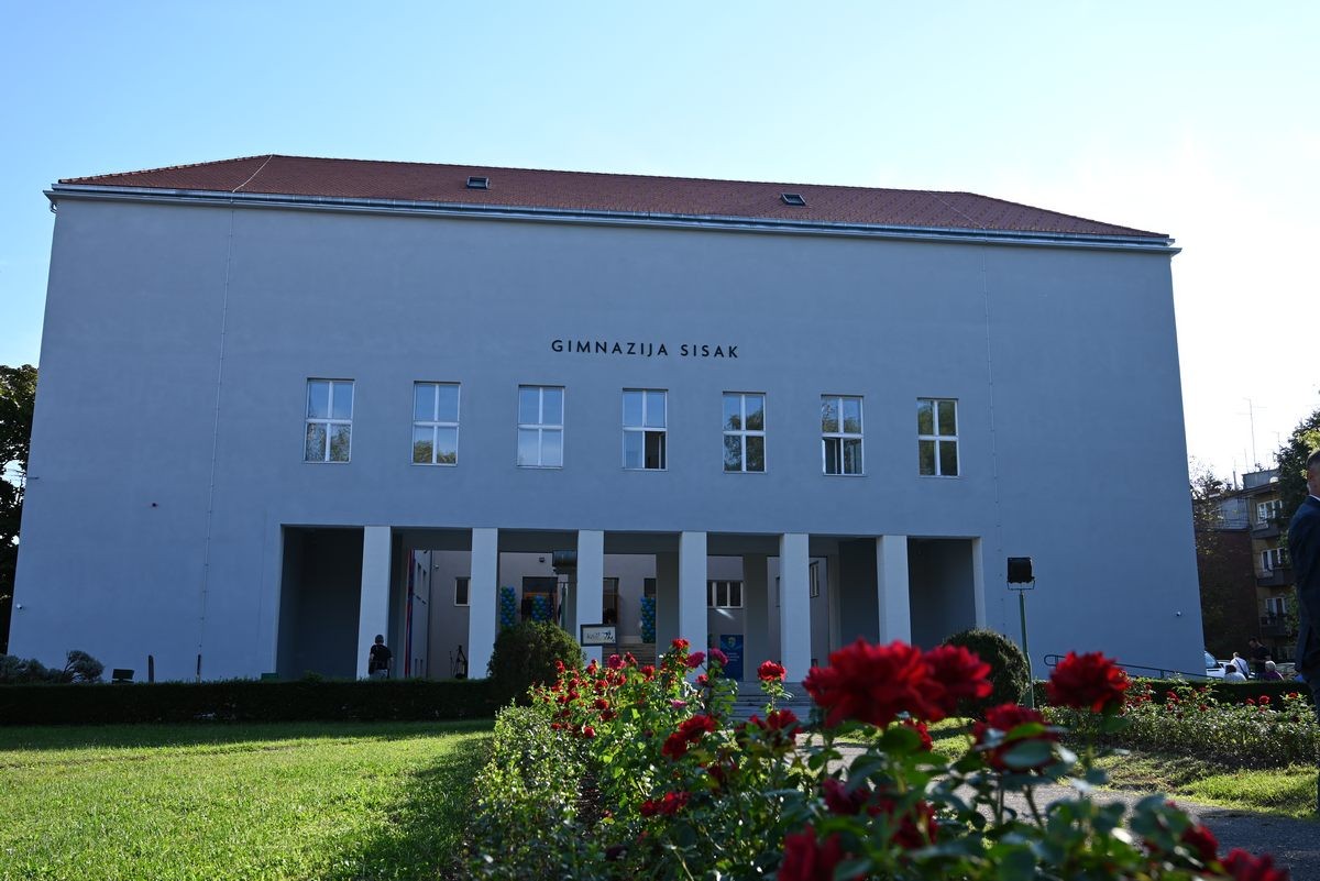 GLINA Pri kraju je obnova Srednje škole Glina – Radio Banovina