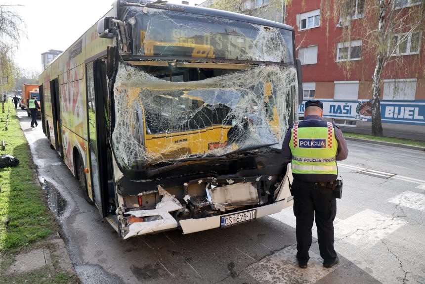 U sudaru dva gradska autobusa u Osijeku ozlijeđeno 20 osoba – Radio Banovina