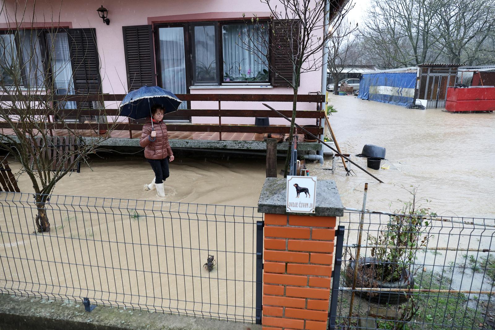Rijeka Vojlovica izlila se iz korita, kuće nisu ugrožene – Radio Banovina