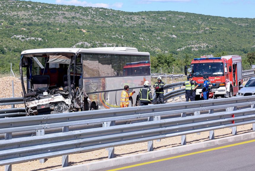 U sudaru dva autobusa na A1 dvanaest osoba lakše ozlijeđeno – Radio Banovina